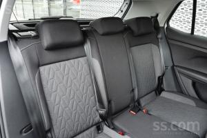 Pelēks Volkswagen T-Cross 2025 Rīga, ar dzinēja tilpumu 1.00 L un nobraukumu 45 tūkst. km par 22900 €, foto 26 vietnē AUTOMOTO.COM.LV