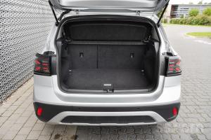 Pelēks Volkswagen T-Cross 2025 Rīga, ar dzinēja tilpumu 1.00 L un nobraukumu 45 tūkst. km par 22900 €, foto 27 vietnē AUTOMOTO.COM.LV