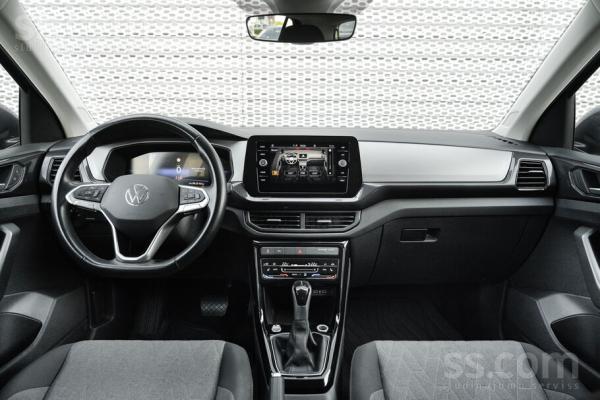 Grey Volkswagen T-Cross 2025 in Riga, with an engine capacity of 1.00 L and mileage of 46 thousand km for 22900 €, photo 7 on AUTOMOTO.COM.LV