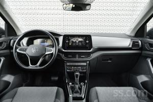Pelēks Volkswagen T-Cross 2025 Rīga, ar dzinēja tilpumu 1.00 L un nobraukumu 46 tūkst. km par 22900 €, foto 7 vietnē AUTOMOTO.COM.LV
