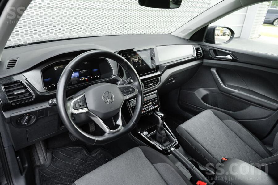 Pelēks Volkswagen T-Cross 2025 Rīga, ar dzinēja tilpumu 1.00 L un nobraukumu 46 tūkst. km par 22900 €, foto 9 vietnē AUTOMOTO.COM.LV
