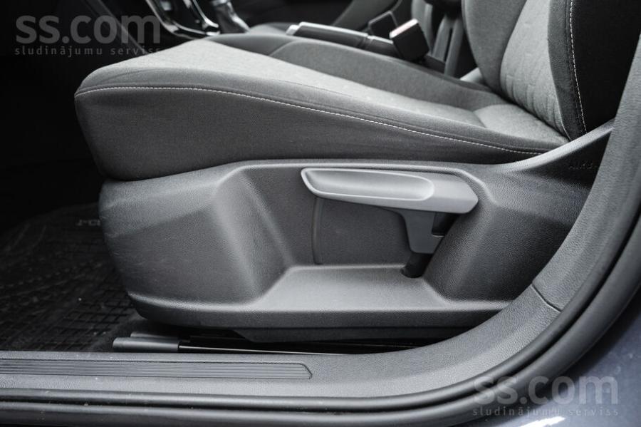 Pelēks Volkswagen T-Cross 2025 Rīga, ar dzinēja tilpumu 1.00 L un nobraukumu 46 tūkst. km par 22900 €, foto 10 vietnē AUTOMOTO.COM.LV