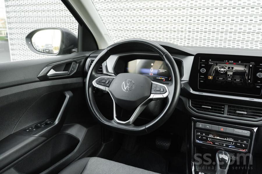 Pelēks Volkswagen T-Cross 2025 Rīga, ar dzinēja tilpumu 1.00 L un nobraukumu 46 tūkst. km par 22900 €, foto 21 vietnē AUTOMOTO.COM.LV