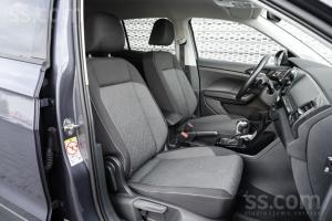 Pelēks Volkswagen T-Cross 2025 Rīga, ar dzinēja tilpumu 1.00 L un nobraukumu 46 tūkst. km par 22900 €, foto 22 vietnē AUTOMOTO.COM.LV