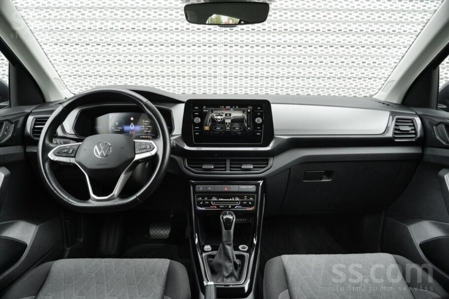 Pelēks Volkswagen T-Cross 2025 Rīga, ar dzinēja tilpumu 1.00 L un nobraukumu 43 tūkst. km par 22900 €, foto 7 vietnē AUTOMOTO.COM.LV