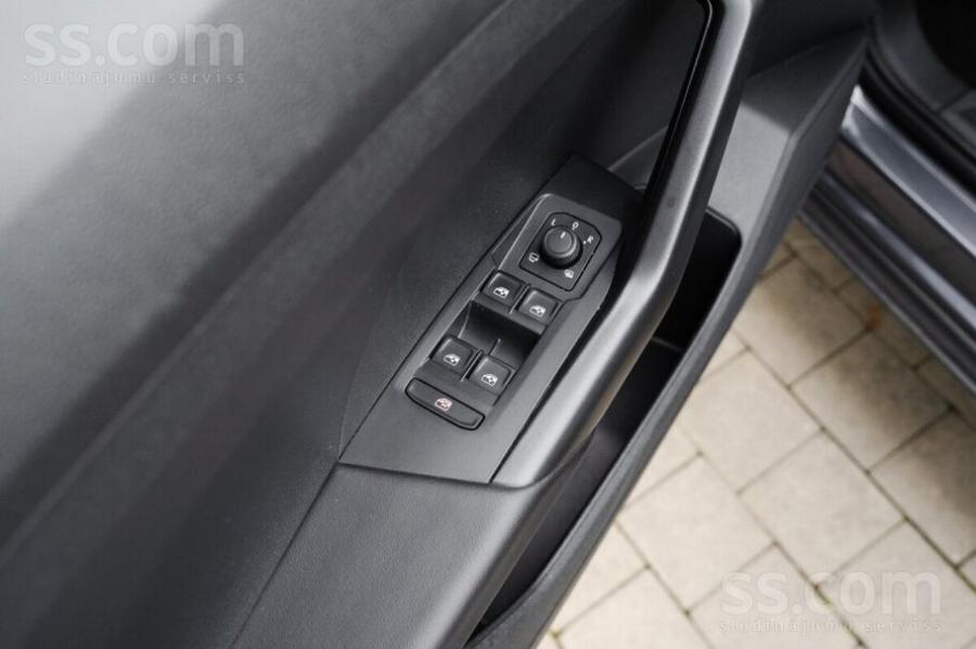 Pelēks Volkswagen T-Cross 2025 Rīga, ar dzinēja tilpumu 1.00 L un nobraukumu 43 tūkst. km par 22900 €, foto 8 vietnē AUTOMOTO.COM.LV