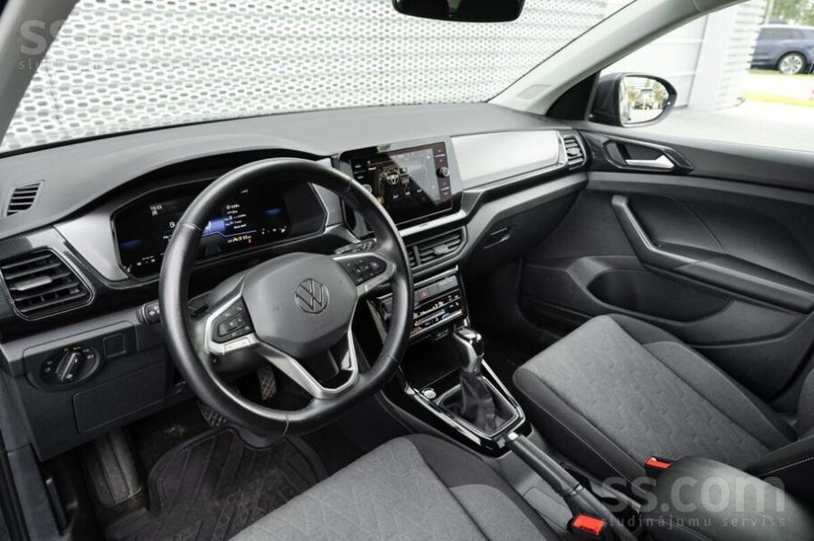 Pelēks Volkswagen T-Cross 2025 Rīga, ar dzinēja tilpumu 1.00 L un nobraukumu 43 tūkst. km par 22900 €, foto 9 vietnē AUTOMOTO.COM.LV