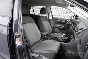 Pelēks Volkswagen T-Cross 2025 Rīga, ar dzinēja tilpumu 1.00 L un nobraukumu 43 tūkst. km par 22900 €, foto 24 vietnē AUTOMOTO.COM.LV