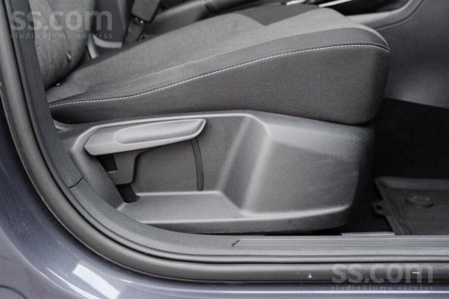 Pelēks Volkswagen T-Cross 2025 Rīga, ar dzinēja tilpumu 1.00 L un nobraukumu 43 tūkst. km par 22900 €, foto 25 vietnē AUTOMOTO.COM.LV