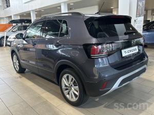 Pelēks Volkswagen T-Cross 2026 Valmiera, ar dzinēja tilpumu 1.00 L un nobraukumu 0 tūkst. km par 23020 €, foto 4 vietnē AUTOMOTO.COM.LV