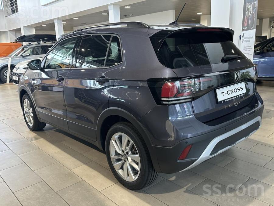 Pelēks Volkswagen T-Cross 2026 Valmiera, ar dzinēja tilpumu 1.00 L un nobraukumu 0 tūkst. km par 23020 €, foto 4 vietnē AUTOMOTO.COM.LV