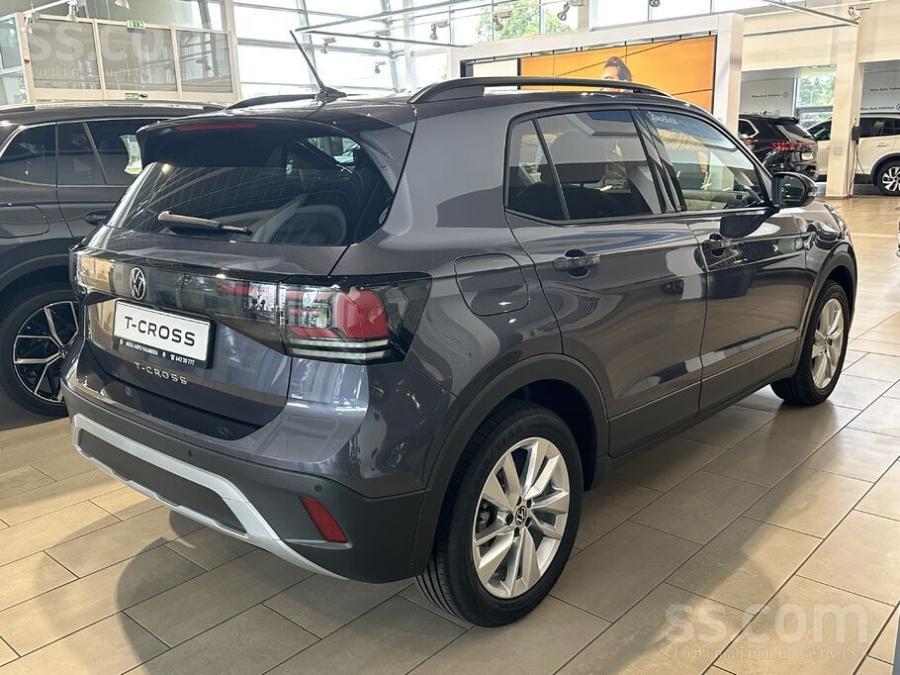 Pelēks Volkswagen T-Cross 2026 Valmiera, ar dzinēja tilpumu 1.00 L un nobraukumu 0 tūkst. km par 23020 €, foto 5 vietnē AUTOMOTO.COM.LV