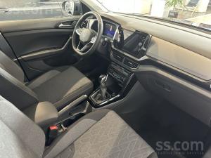 Pelēks Volkswagen T-Cross 2026 Valmiera, ar dzinēja tilpumu 1.00 L un nobraukumu 0 tūkst. km par 23020 €, foto 9 vietnē AUTOMOTO.COM.LV