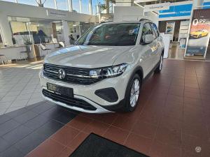 Pelēks Volkswagen T-Cross 2026 Viļņa, ar dzinēja tilpumu 1.00 L un nobraukumu 0 tūkst. km par 24700 €, foto  vietnē AUTOMOTO.COM.LV