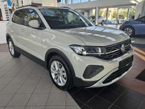 Pelēks Volkswagen T-Cross 2026 Viļņa, ar dzinēja tilpumu 1.00 L un nobraukumu 0 tūkst. km par 24700 €, foto 3 vietnē AUTOMOTO.COM.LV