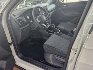 Pelēks Volkswagen T-Cross 2026 Viļņa, ar dzinēja tilpumu 1.00 L un nobraukumu 0 tūkst. km par 24700 €, foto 6 vietnē AUTOMOTO.COM.LV
