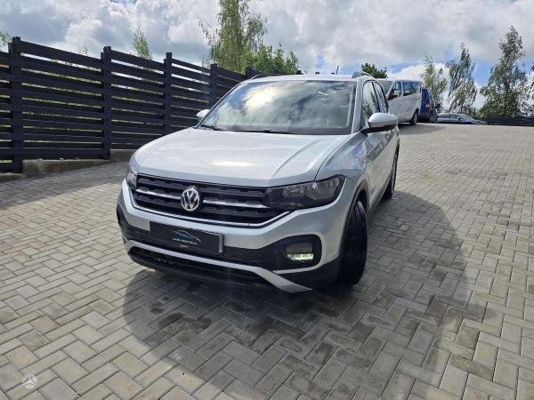 Grey Volkswagen T-Cross 2020 in Telschi, with an engine capacity of 1.60 L and mileage of 200 thousand km for 11399 €, photo 2 on AUTOMOTO.COM.LV