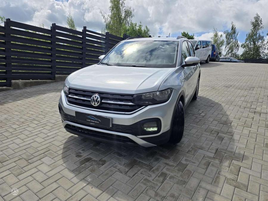 Grey Volkswagen T-Cross 2020 in Telschi, with an engine capacity of 1.60 L and mileage of 200 thousand km for 11399 €, photo 3 on AUTOMOTO.COM.LV