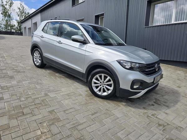 Grey Volkswagen T-Cross 2020 in Telschi, with an engine capacity of 1.60 L and mileage of 200 thousand km for 11399 €, photo 4 on AUTOMOTO.COM.LV