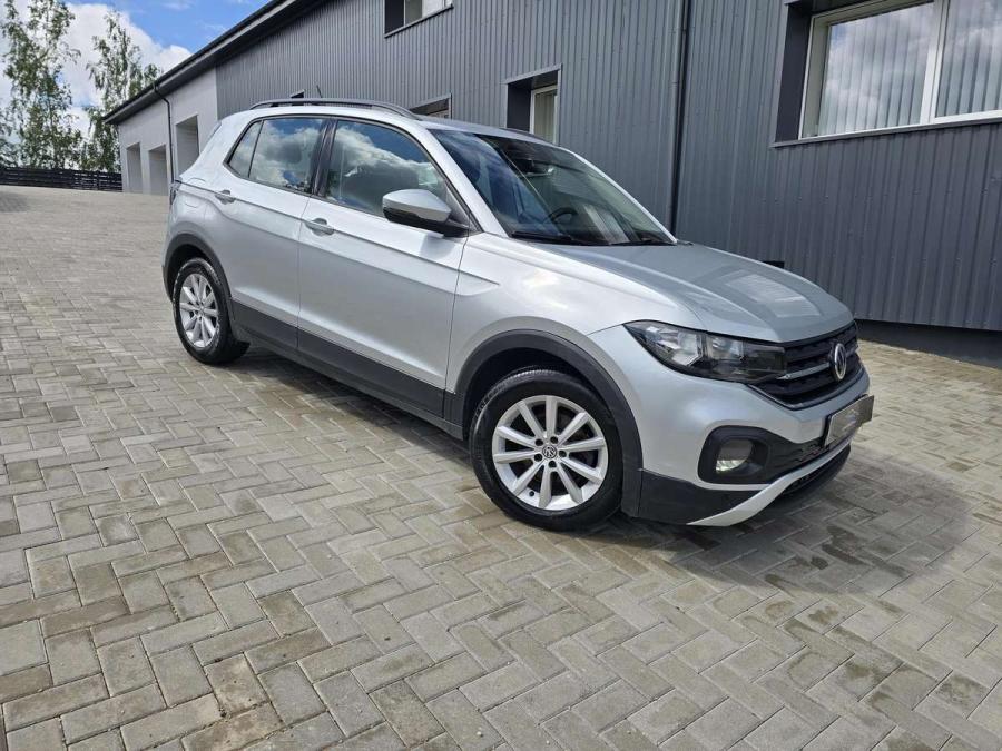 Grey Volkswagen T-Cross 2020 in Telschi, with an engine capacity of 1.60 L and mileage of 200 thousand km for 11399 €, photo 5 on AUTOMOTO.COM.LV