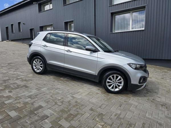 Grey Volkswagen T-Cross 2020 in Telschi, with an engine capacity of 1.60 L and mileage of 200 thousand km for 11399 €, photo 6 on AUTOMOTO.COM.LV