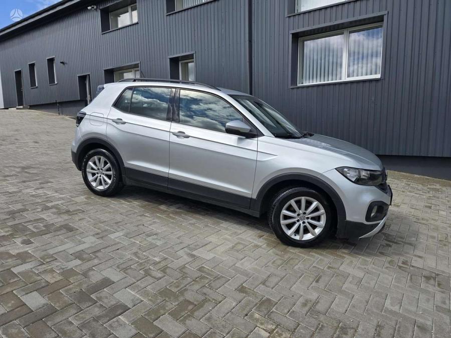 Grey Volkswagen T-Cross 2020 in Telschi, with an engine capacity of 1.60 L and mileage of 200 thousand km for 11399 €, photo 7 on AUTOMOTO.COM.LV