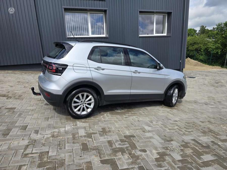 Grey Volkswagen T-Cross 2020 in Telschi, with an engine capacity of 1.60 L and mileage of 200 thousand km for 11399 €, photo 8 on AUTOMOTO.COM.LV