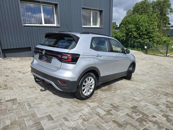 Grey Volkswagen T-Cross 2020 in Telschi, with an engine capacity of 1.60 L and mileage of 200 thousand km for 11399 €, photo 8 on AUTOMOTO.COM.LV