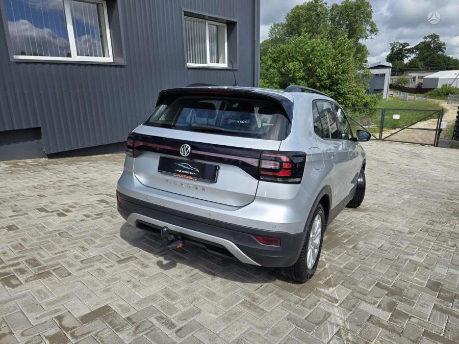 Grey Volkswagen T-Cross 2020 in Telschi, with an engine capacity of 1.60 L and mileage of 200 thousand km for 11399 €, photo 10 on AUTOMOTO.COM.LV