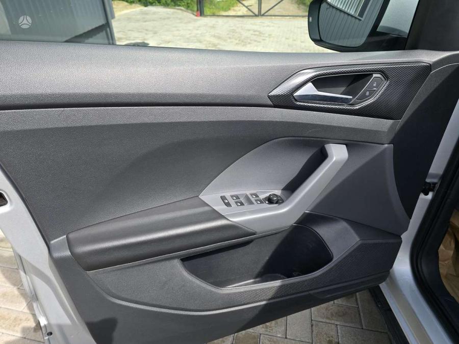 Grey Volkswagen T-Cross 2020 in Telschi, with an engine capacity of 1.60 L and mileage of 200 thousand km for 11399 €, photo 17 on AUTOMOTO.COM.LV
