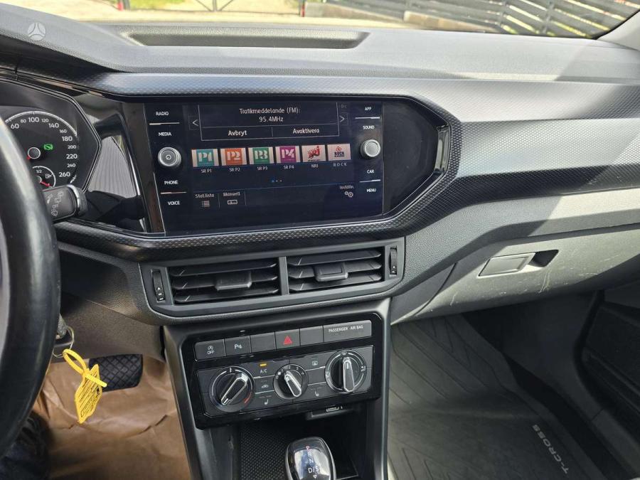 Grey Volkswagen T-Cross 2020 in Telschi, with an engine capacity of 1.60 L and mileage of 200 thousand km for 11399 €, photo 23 on AUTOMOTO.COM.LV