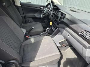 Grey Volkswagen T-Cross 2020 in Telschi, with an engine capacity of 1.60 L and mileage of 200 thousand km for 11399 €, photo 26 on AUTOMOTO.COM.LV