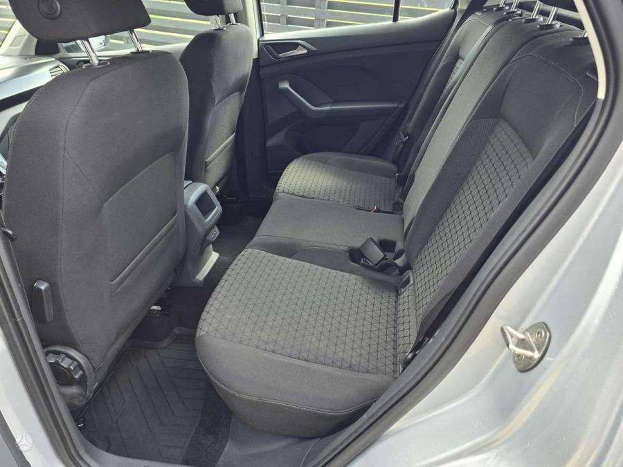 Grey Volkswagen T-Cross 2020 in Telschi, with an engine capacity of 1.60 L and mileage of 200 thousand km for 11399 €, photo 33 on AUTOMOTO.COM.LV