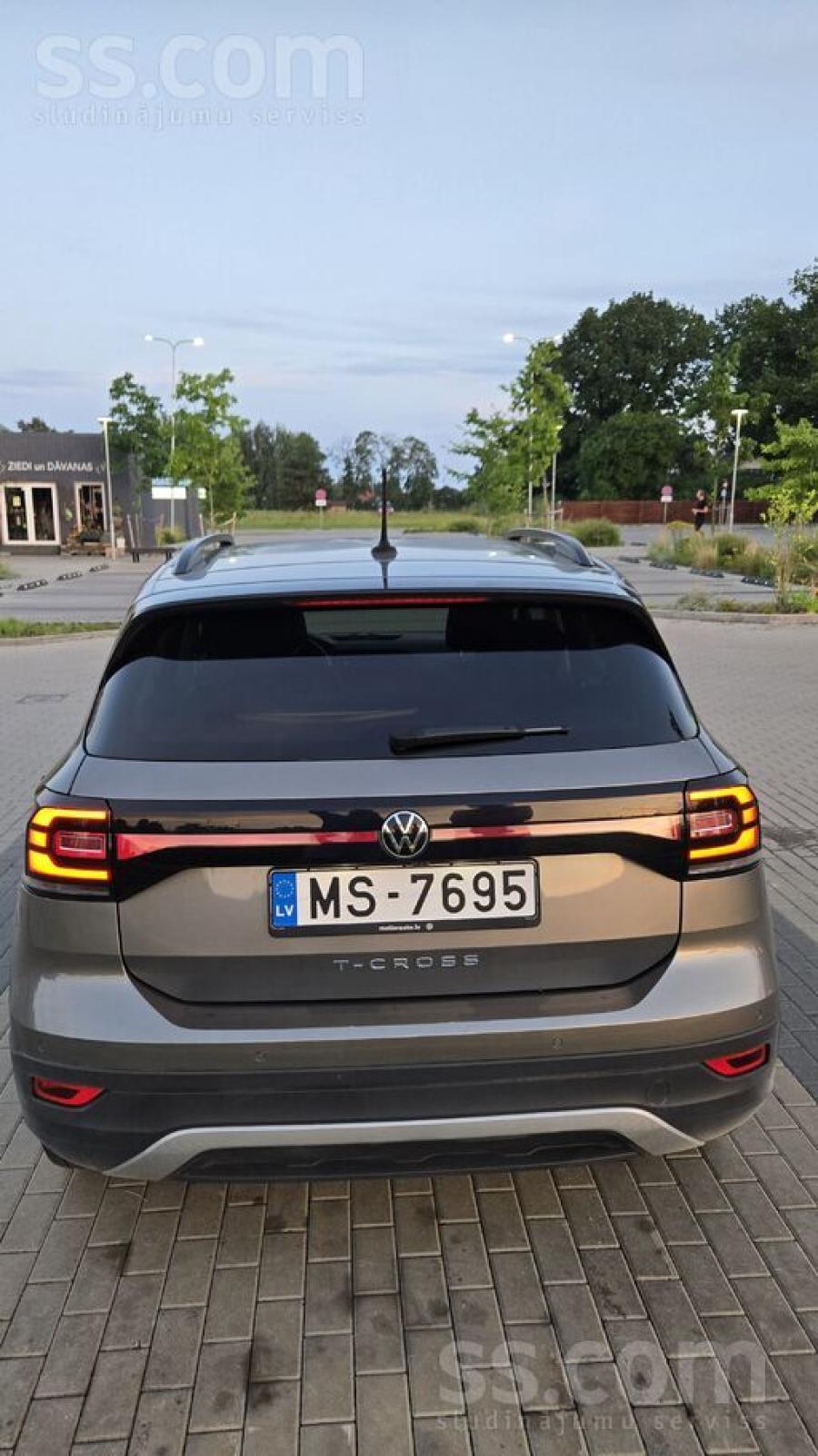 Grey Volkswagen T-Cross 2021 in Riga, with an engine capacity of 1.00 L and mileage of 48 thousand km for 18500 €, photo 4 on AUTOMOTO.COM.LV