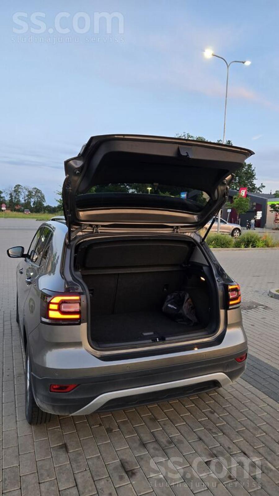 Grey Volkswagen T-Cross 2021 in Riga, with an engine capacity of 1.00 L and mileage of 48 thousand km for 18500 €, photo 5 on AUTOMOTO.COM.LV