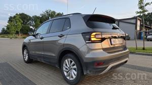 Grey Volkswagen T-Cross 2021 in Riga, with an engine capacity of 1.00 L and mileage of 48 thousand km for 18500 €, photo 8 on AUTOMOTO.COM.LV