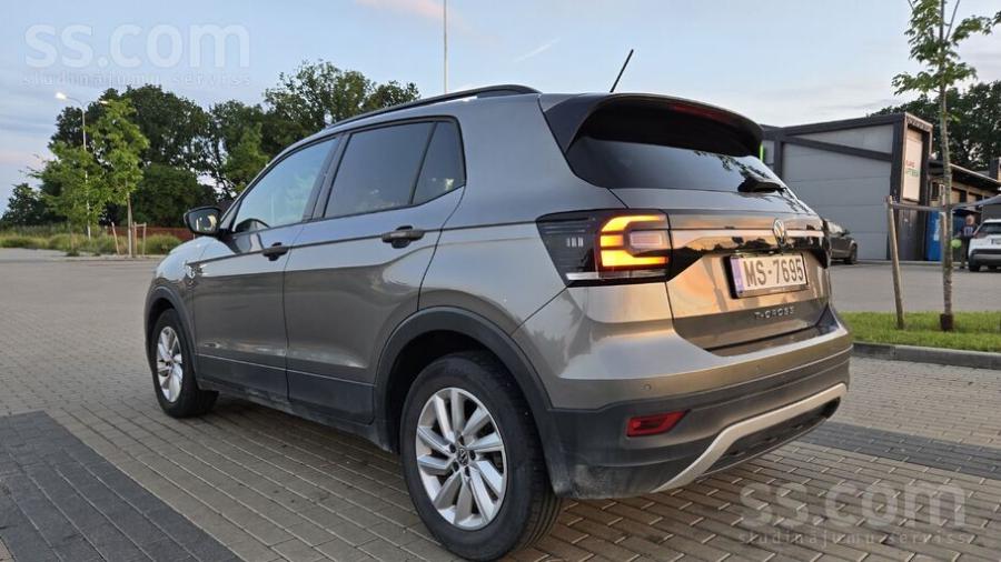 Grey Volkswagen T-Cross 2021 in Riga, with an engine capacity of 1.00 L and mileage of 48 thousand km for 18500 €, photo 8 on AUTOMOTO.COM.LV