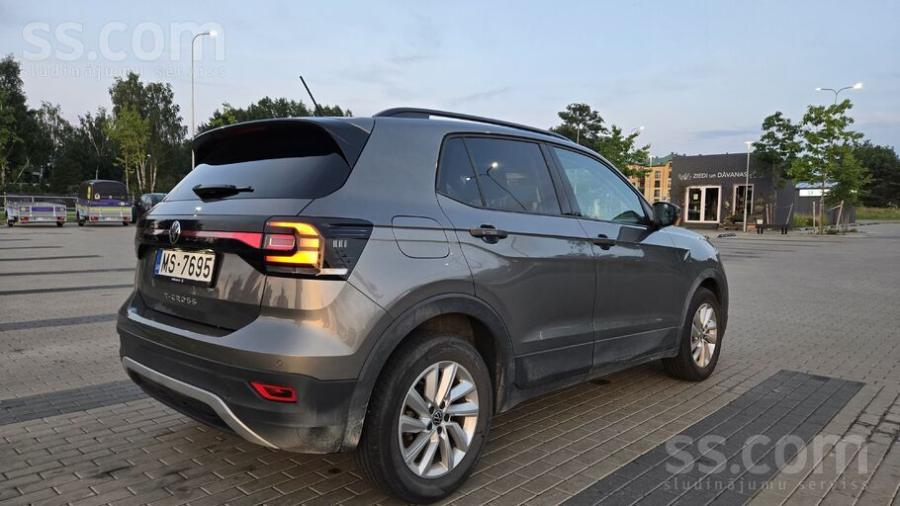 Grey Volkswagen T-Cross 2021 in Riga, with an engine capacity of 1.00 L and mileage of 48 thousand km for 18500 €, photo 9 on AUTOMOTO.COM.LV