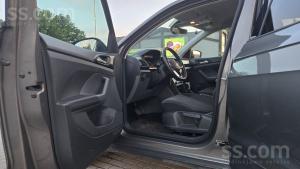 Grey Volkswagen T-Cross 2021 in Riga, with an engine capacity of 1.00 L and mileage of 48 thousand km for 18500 €, photo 10 on AUTOMOTO.COM.LV