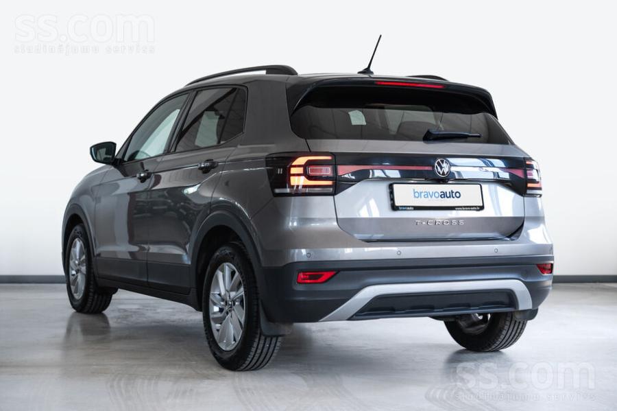 Серый Фольксваген T-Cross 2021 в Рига, объемом двигателя 1.50 л и пробегом 37 тыс. км за 16990 €, фото 4 на AUTOMOTO.COM.LV