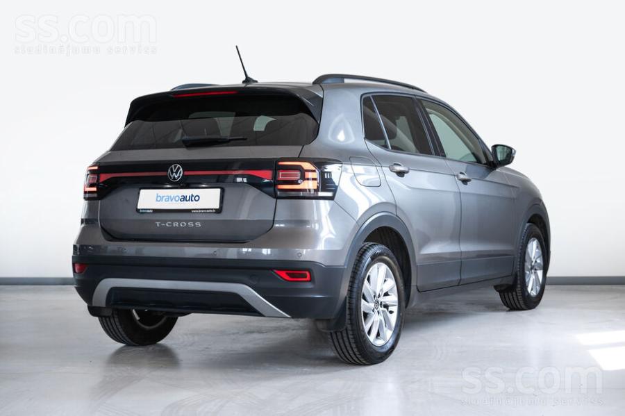 Серый Фольксваген T-Cross 2021 в Рига, объемом двигателя 1.50 л и пробегом 37 тыс. км за 16990 €, фото 5 на AUTOMOTO.COM.LV