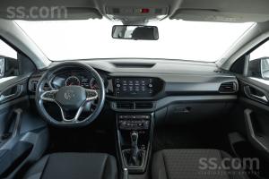 Серый Фольксваген T-Cross 2021 в Рига, объемом двигателя 1.50 л и пробегом 37 тыс. км за 16990 €, фото 6 на AUTOMOTO.COM.LV