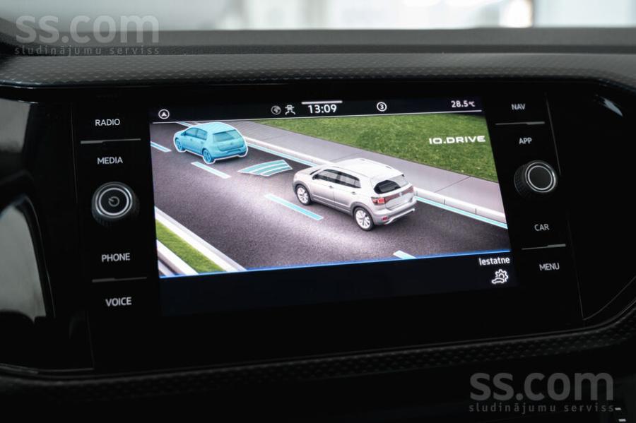 Серый Фольксваген T-Cross 2021 в Рига, объемом двигателя 1.50 л и пробегом 37 тыс. км за 16990 €, фото 13 на AUTOMOTO.COM.LV