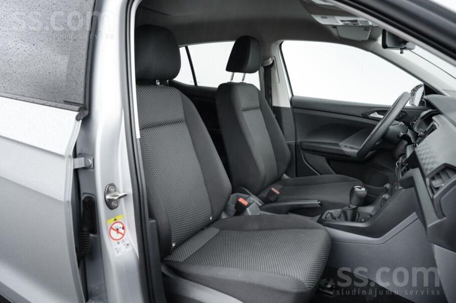 Grey Volkswagen T-Cross 2021 in Riga, with an engine capacity of 1.00 L and mileage of 92 thousand km for 14950 €, photo 6 on AUTOMOTO.COM.LV