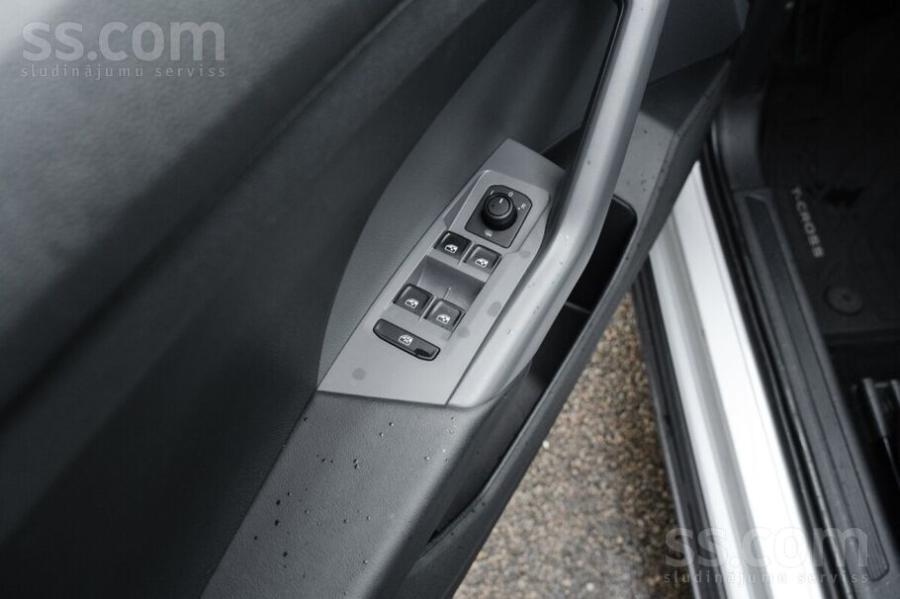 Grey Volkswagen T-Cross 2021 in Riga, with an engine capacity of 1.00 L and mileage of 92 thousand km for 14950 €, photo 8 on AUTOMOTO.COM.LV