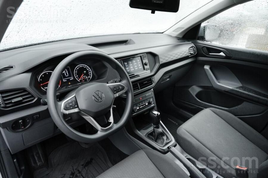 Grey Volkswagen T-Cross 2021 in Riga, with an engine capacity of 1.00 L and mileage of 92 thousand km for 14950 €, photo 17 on AUTOMOTO.COM.LV