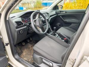 Pelēks Volkswagen T-Cross 2021 Rīga, ar dzinēja tilpumu 1.00 L un nobraukumu 129 tūkst. km par 10800 €, foto 5 vietnē AUTOMOTO.COM.LV