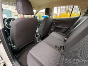 Pelēks Volkswagen T-Cross 2021 Rīga, ar dzinēja tilpumu 1.00 L un nobraukumu 129 tūkst. km par 10800 €, foto 7 vietnē AUTOMOTO.COM.LV
