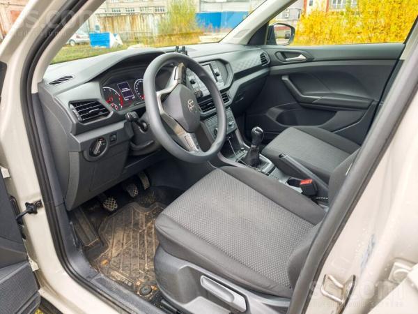Pelēks Volkswagen T-Cross 2021 Rīga, ar dzinēja tilpumu 1.00 L un nobraukumu 129 tūkst. km par 10800 €, foto 5 vietnē AUTOMOTO.COM.LV