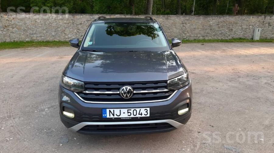 Grey Volkswagen T-Cross 2022 in Riga, with an engine capacity of 1.00 L and mileage of 56 thousand km for 18500 €, photo 2 on AUTOMOTO.COM.LV